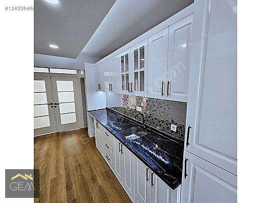 KADIKÖY MODA SAHİL BANDINA YAKIN TAMAMEN YENİLENMİŞ 2+1 BALKONLU ...