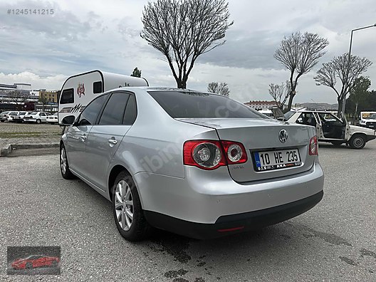 Volkswagen / Jetta / 1.6 / Comfortline / 2011 MODEL VOLKSWAGEN JETTA 1. ...