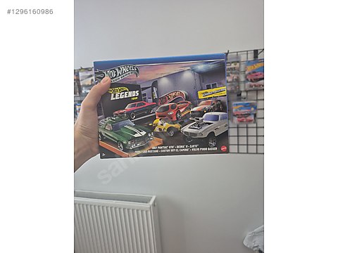 Hot Wheels Diecast Model 1:64 Ford Araba - 1296160986