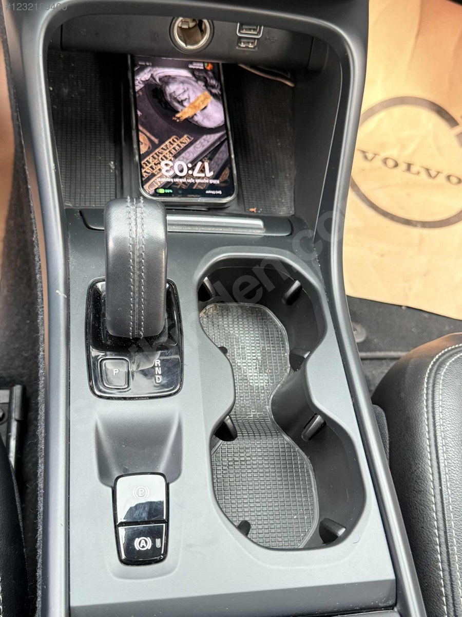 Volvo / XC40 / 2.0 D3 / Momentum / 2018 VOLVO XC40 CAM TAVANLI LANSMAN RENGİ sahibinden.comda ...