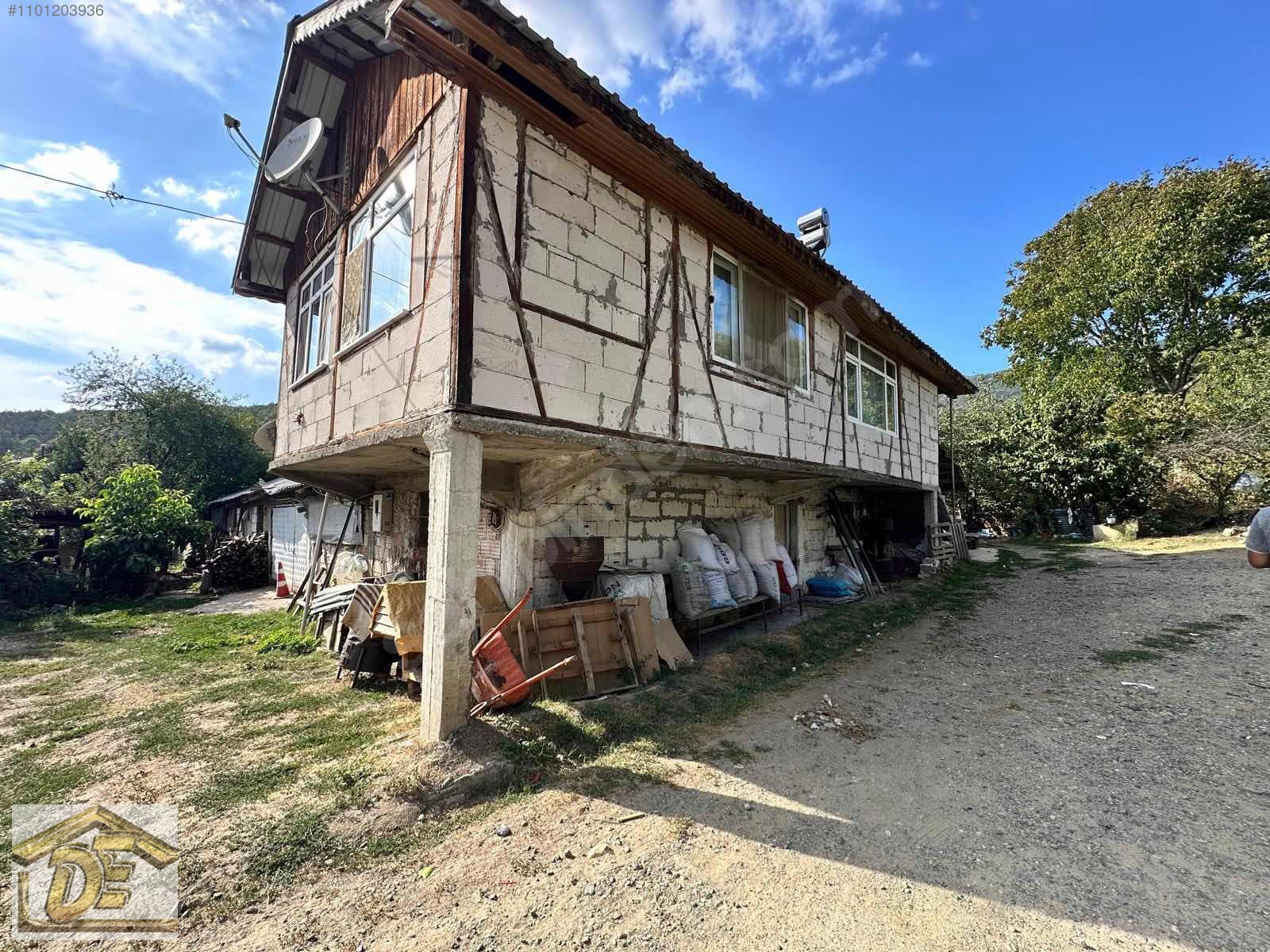 1573 m2 ARSA İÇERİSİNDE RUHSATLI TAVUK ÇİFTLİĞİ VE BAKICI EVİ - Satılık ...