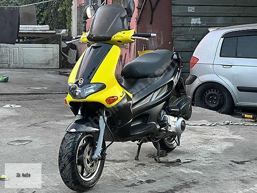 Hire contential a Gilera Runner 125