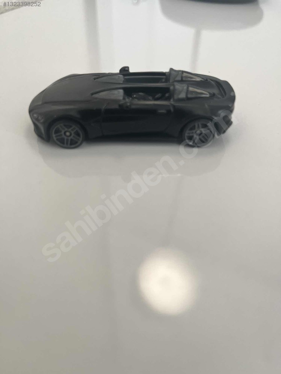 Hot Wheels Diecast Model 1:64 Aston Martin Araba - 1323398252
