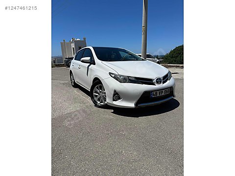 Toyota / Auris / 1.6 / Active Skypack / 72.000'de 2013 model temiz ...