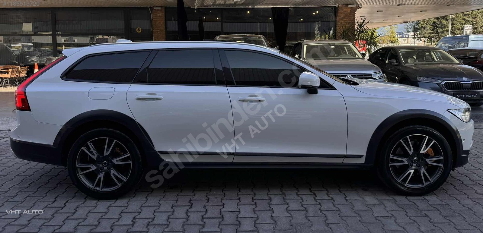 Volvo / V90 Cross Country / 2.0 D D5 / Pro / VHT AUTO I V90 CROSS ...
