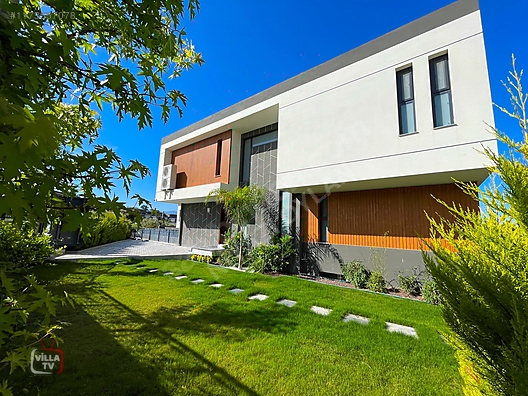 Kuşadası'nda Asansörlü Özel Havuzlu Hamam Saunalı Müstakil Villa ...