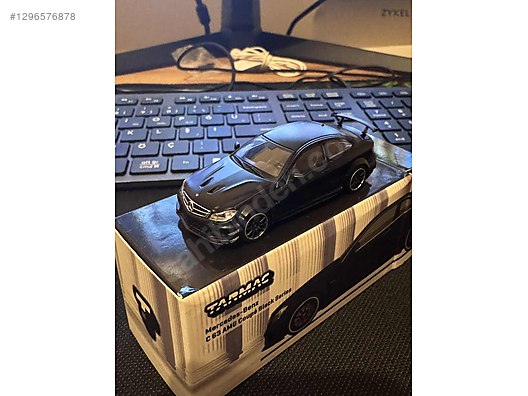 Tarmac Works Diecast Model 1:64 Mercedes Benz Araba - 1296576878