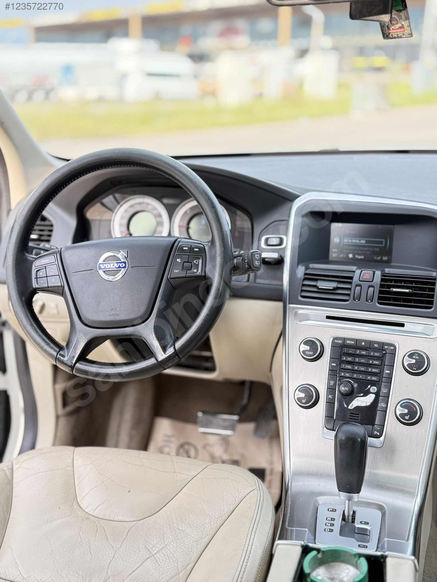 Volvo / XC60 / 2.0 D4 / Premium / MMT MOTORS'TAN XC60 ÖZEL RENK PREMIUM 92.000 KM HASARSIZ ...