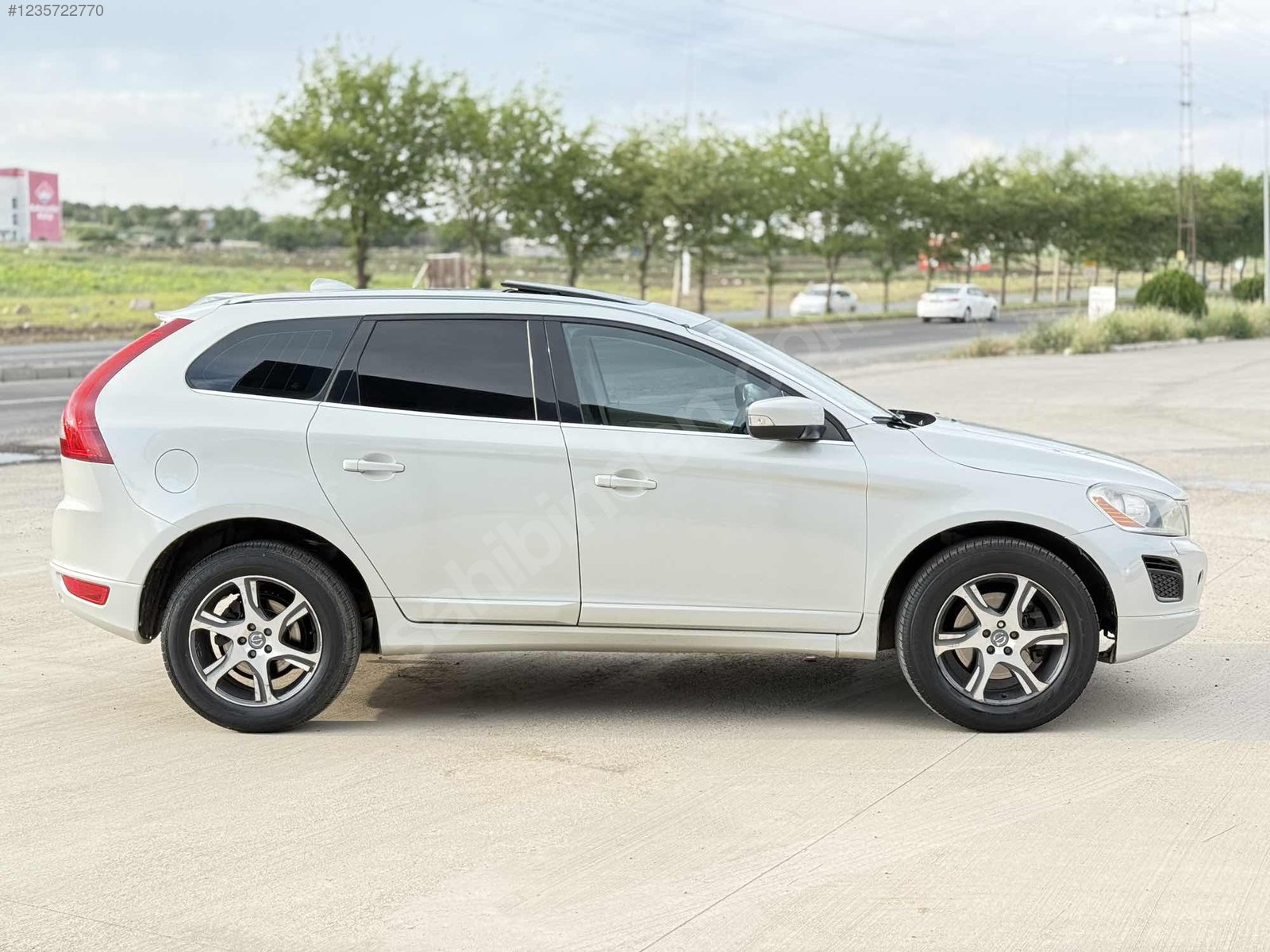 Volvo / XC60 / 2.0 D4 / Premium / MMT MOTORS'TAN XC60 ÖZEL RENK PREMIUM 92.000 KM HASARSIZ ...