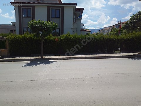 Köşe parsel içerisinde 4 kat Eğitim Alanı bina Terasparka 100m ...