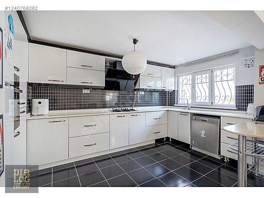 Yekta Erkul'dan Işıkkan Sitesinde Bakımlı Bahçeli Satılık Villa ...