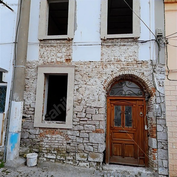 BURÇİN EMLAKTAN SATILIK AVLULU TAS EV - Satılık Müstakil Ev İlanları ...