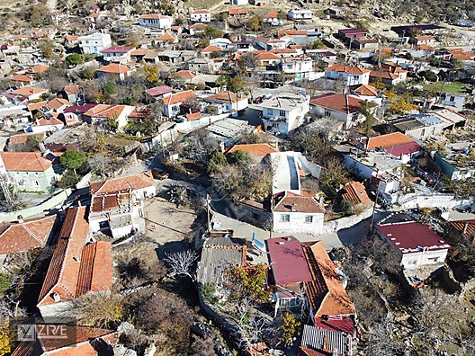 KAYACIK KÖYÜNDE İÇERİSİNDE ESKİ YAPI BULUNAN DENİZ MANARALI ARSA ...