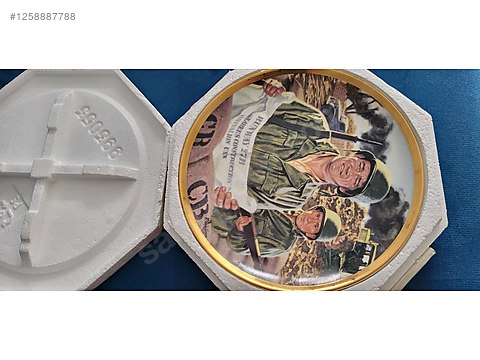 Robert Tenenbaum tarafından üretilen, "JOHN WAYNE porselen tabak ...